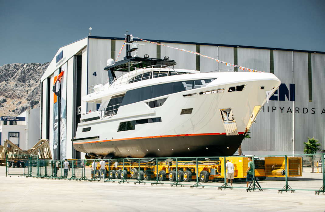 Спуск яхты Bering 92 в Анталии - Bering Yachts